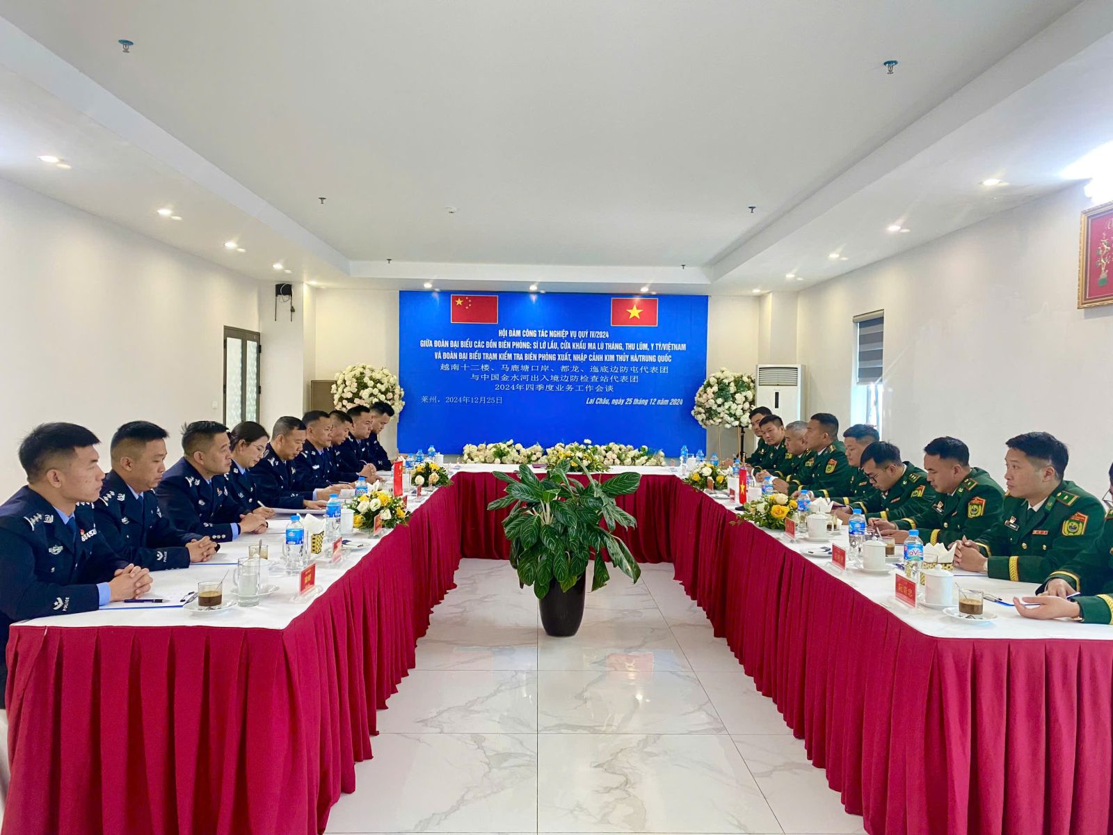 Hội đàm công tác nghiệp vụ quý IV năm 2024 giữa Đoàn đại biểu các Đồn Biên phòng Việt Nam với ...